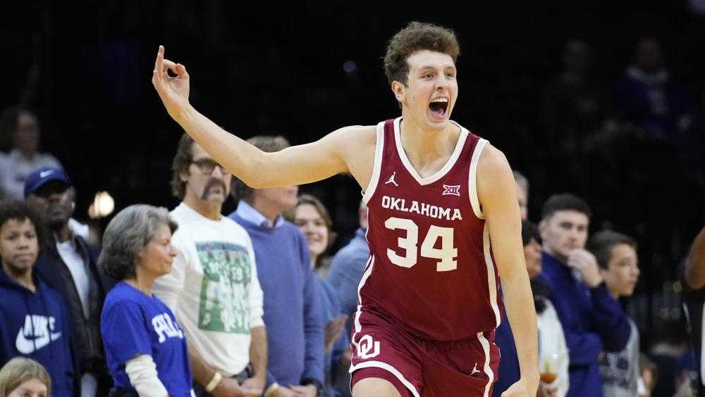 Whitmore sparks Villanova past Oklahoma in fantastic debut