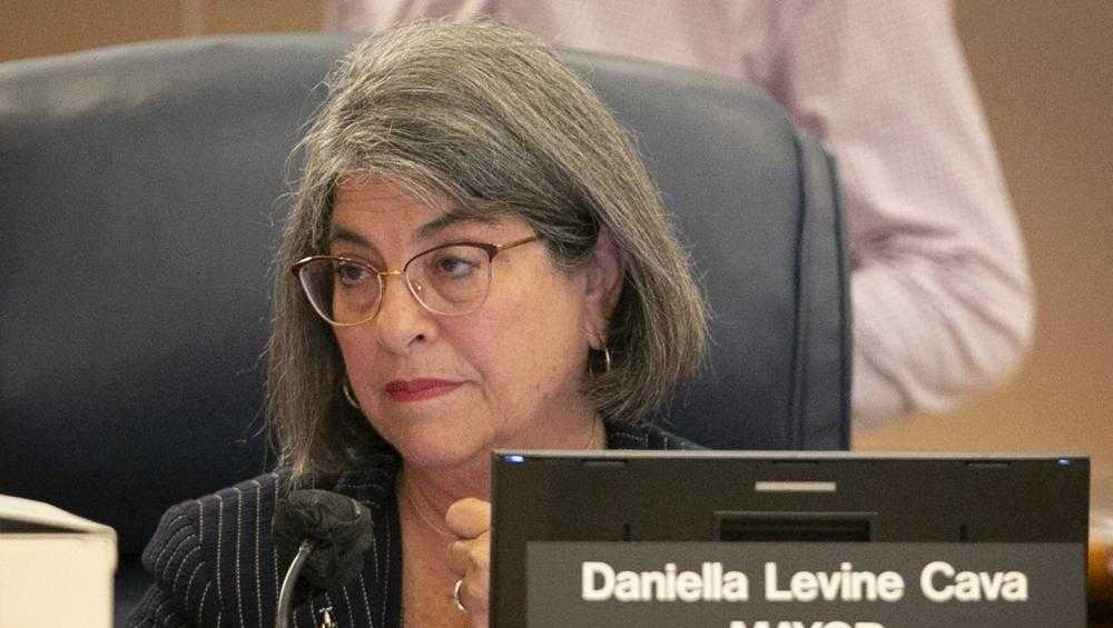 Miami-Dade County mayor defies state, mandates masks indoors