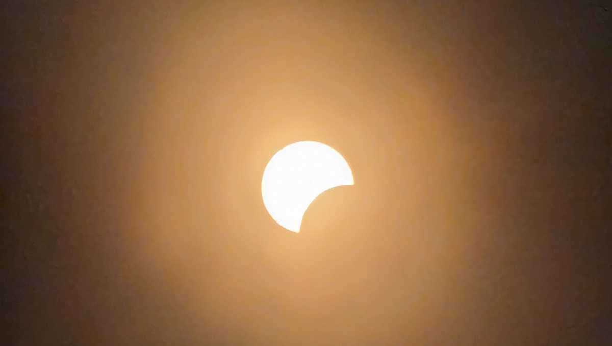 Images of solar eclipse in California