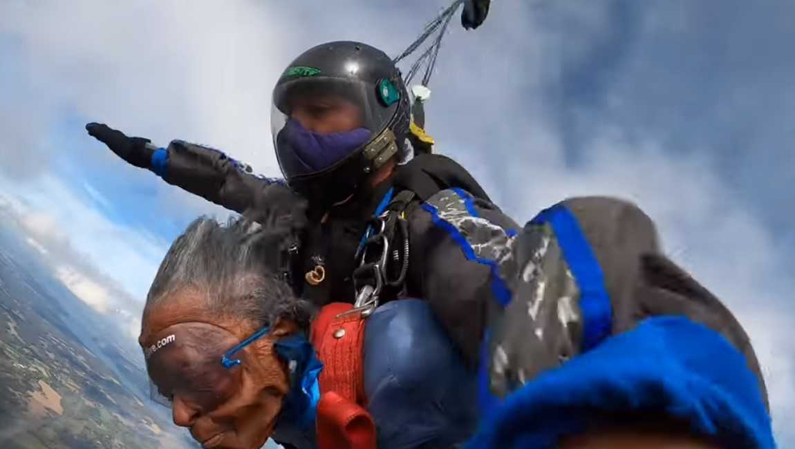 On Her 102nd Birthday This Woman Took The Plunge — From 10 000 Feet Up