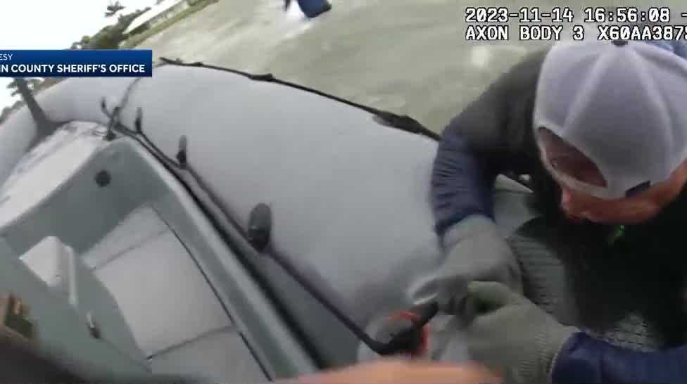 Florida sheriff’s office marine deputies rescue boaters