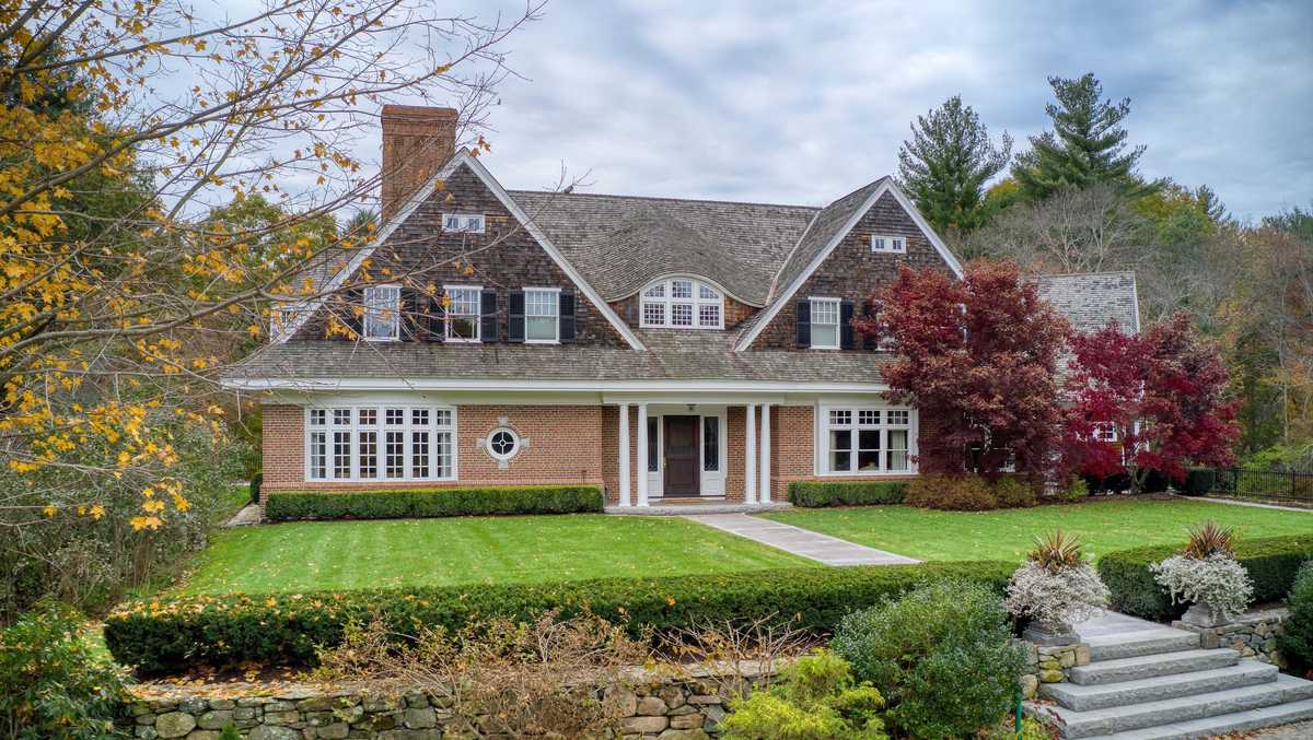 $4.25M home set on 4 acres has indoor pool