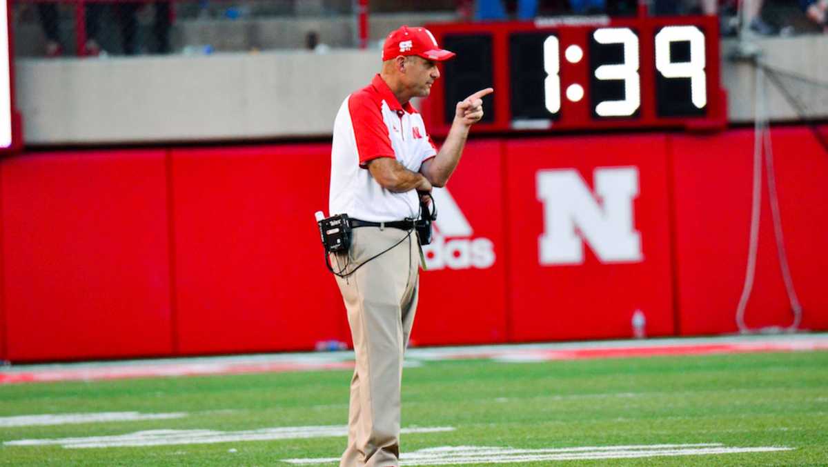 Mike Riley protects reporter during halftime interview