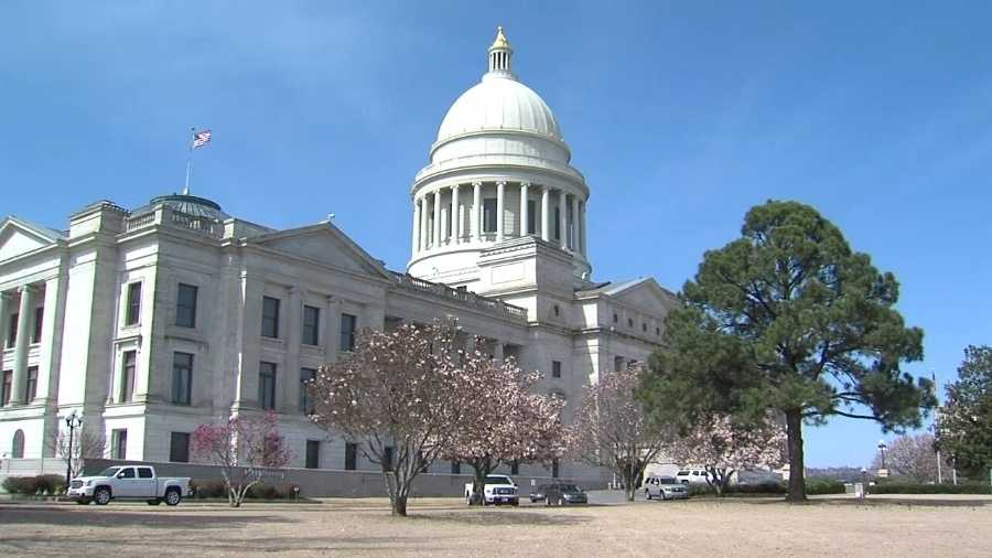Arkansas state government workers to receive bonuses