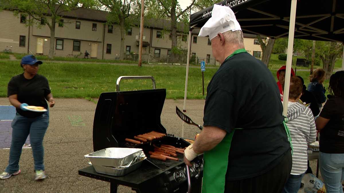 West Mifflin cookout in Mon View Heights after storms, power out
