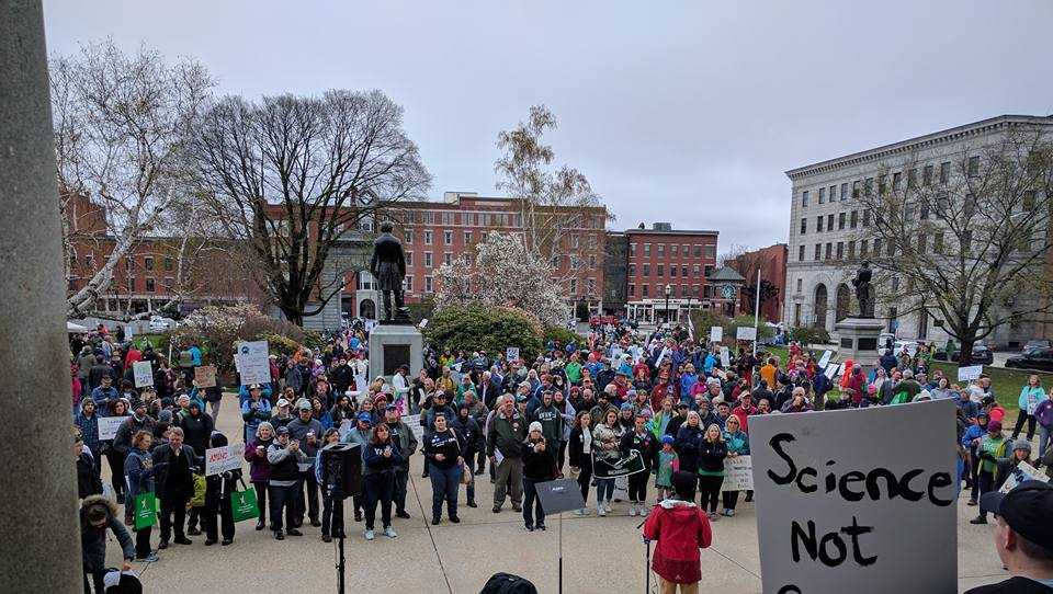 Thousands gather for Earth Day "March for Science"