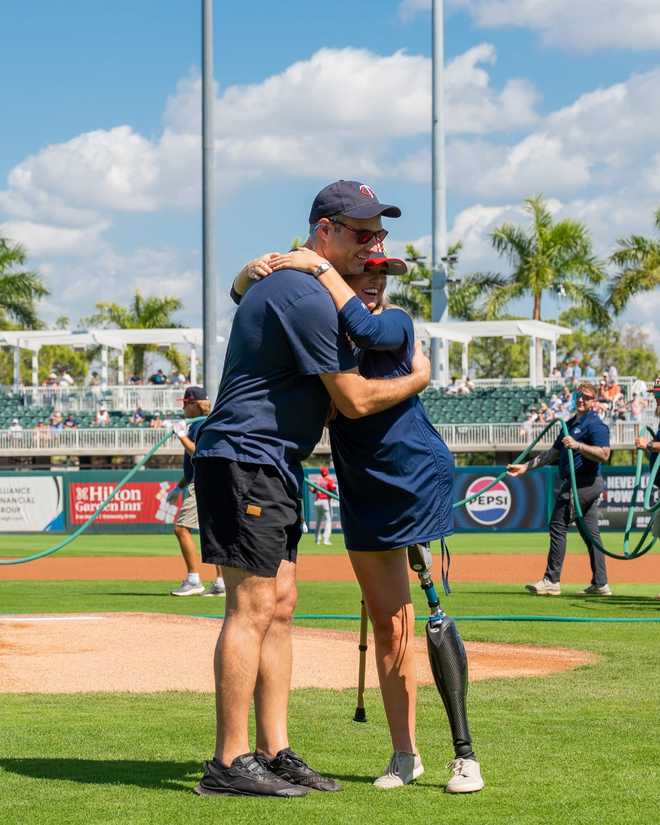 Florida woman who lost leg in boat accident throws first pitch at Twins ...