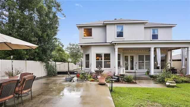 Mansion Monday: Unique Old Metairie home with large grand entrance