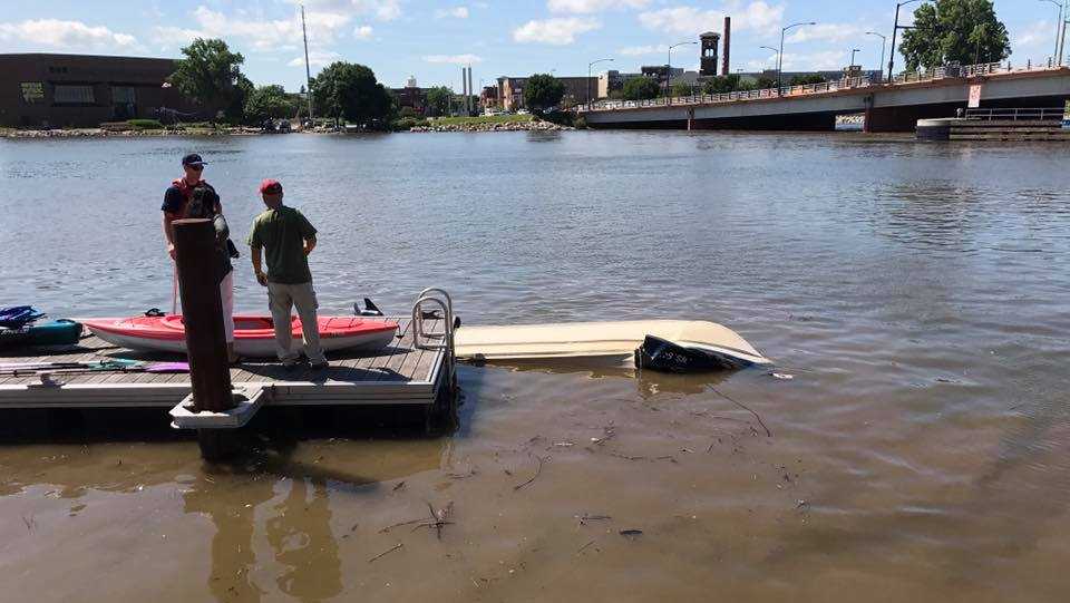 Ship hits Ray Nitschke Memorial Bridge in Green Bay