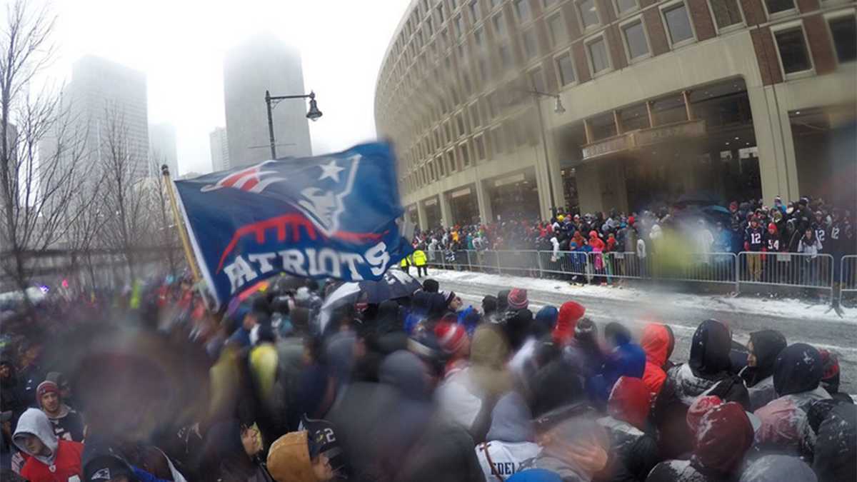 Photos: Despite wet weather, fans turn out for Patriots parade