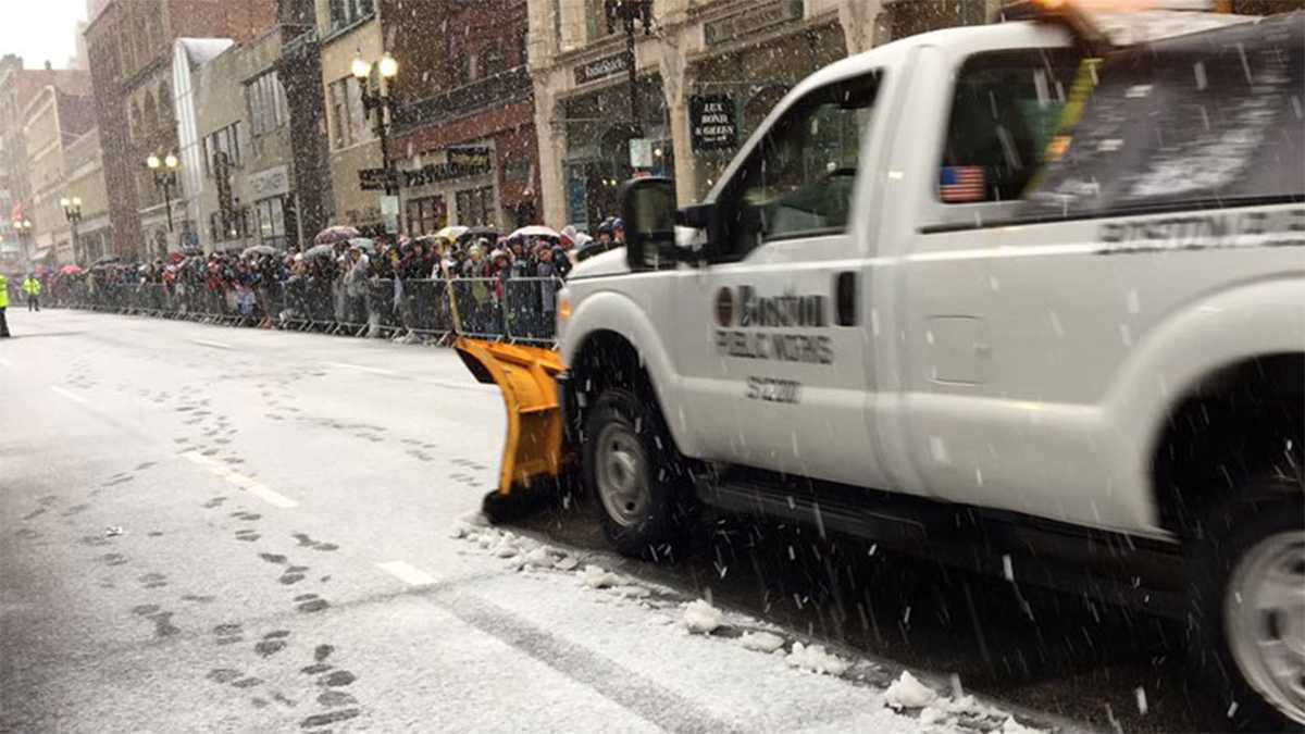 Photos: Despite wet weather, fans turn out for Patriots parade