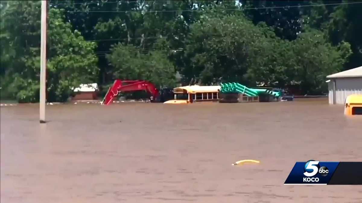 Tulsa officials warn residents about stench after flooding