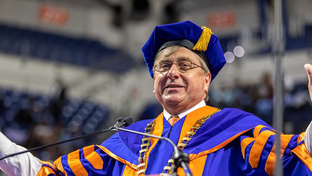 University of Florida president Kent Fuchs says he will resign in 2023