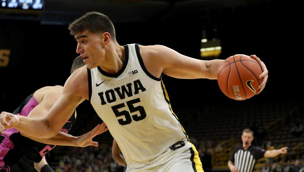 Luka Garza becomes Iowa's all-time scoring leader