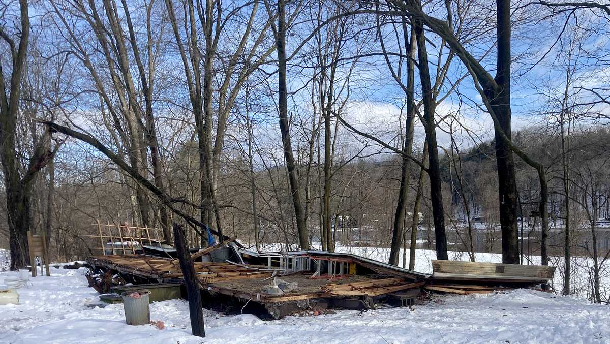 Vermont woman dies following trailer collapse in Dummerston