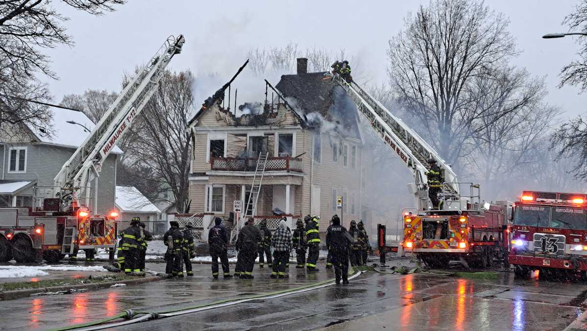 Roof caves in during Milwaukee house fire