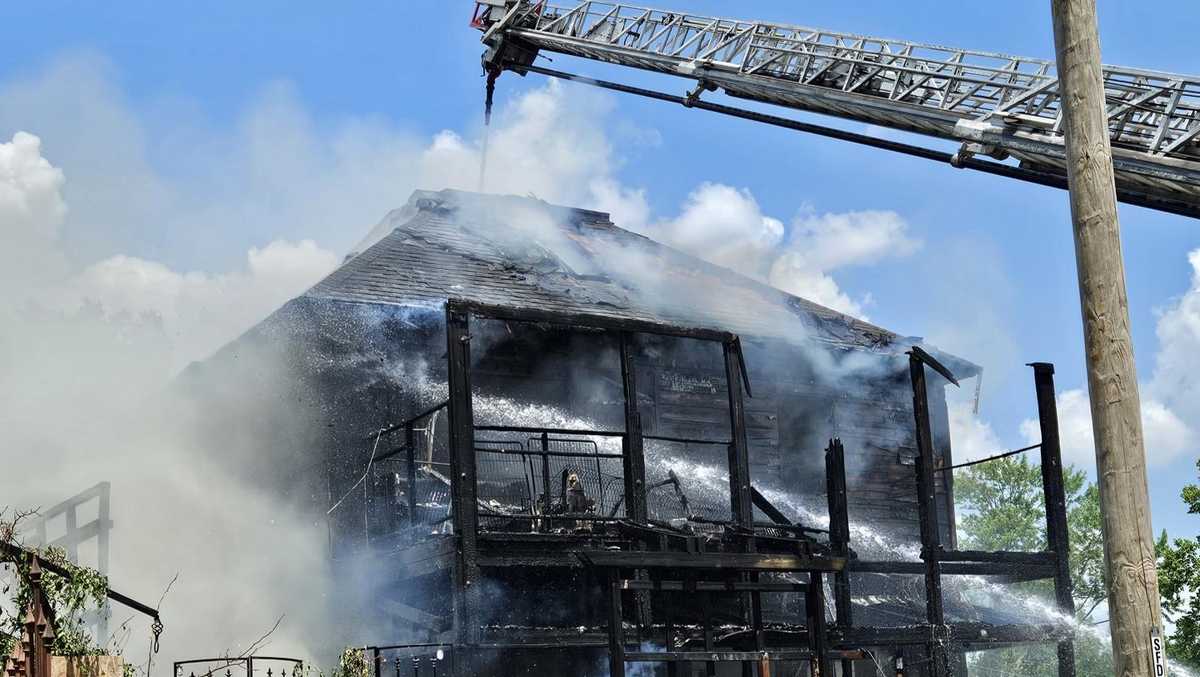 2 hospitalized after large house fire in Kansas City