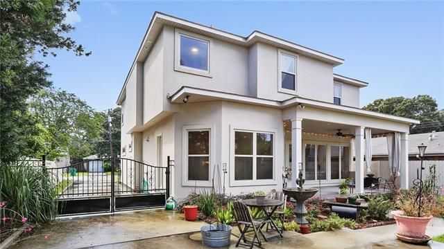 Mansion Monday: Unique Old Metairie home with large grand entrance