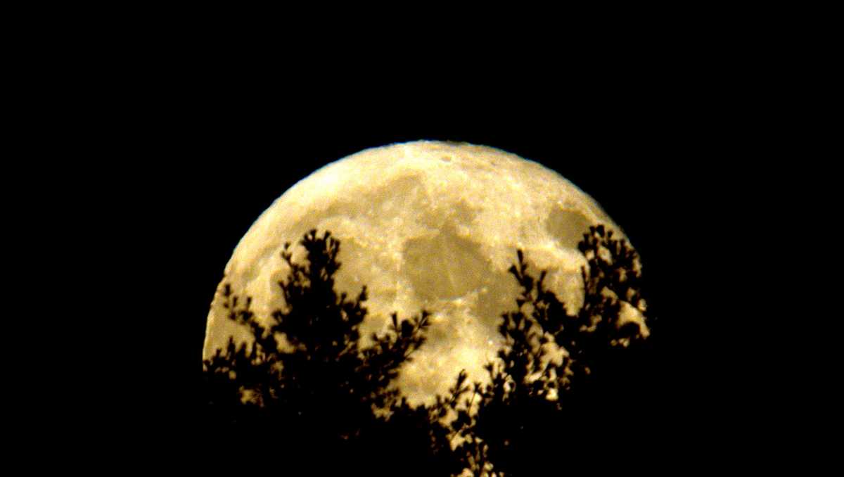 Closest supermoon since 1948 rises tonight