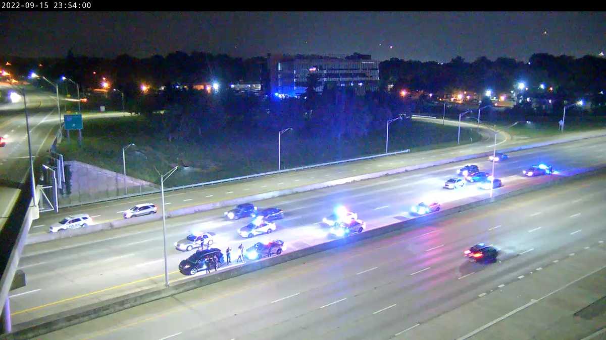 LMPD: Man flags down officer on Watterson Expressway after car shot up