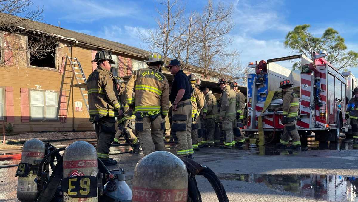 Moore crews battle fire at apartment complex