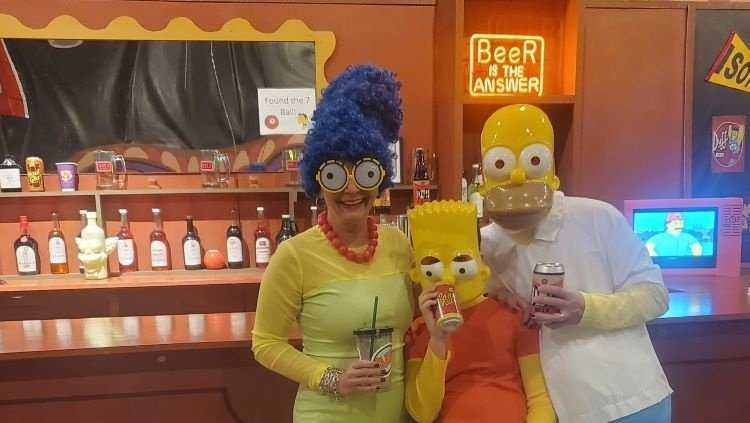 'Simpsons'-inspired pop-up takes over bar in Ohio