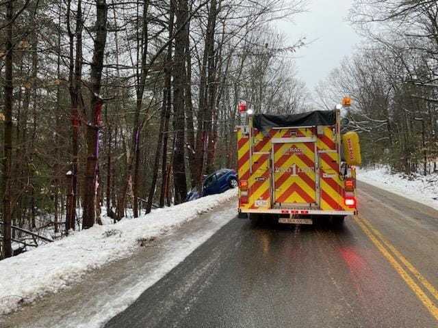 Two people seriously hurt when car crashes into tree in Sebago