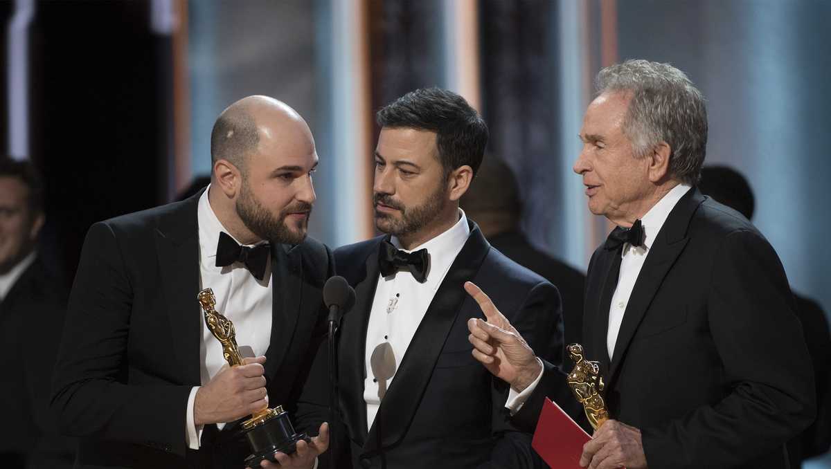 What happened?! Photo breakdown of botched Best Picture award