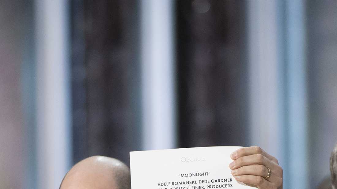 Whoops face: Expressions of surprise, chagrin from the Oscars screw up