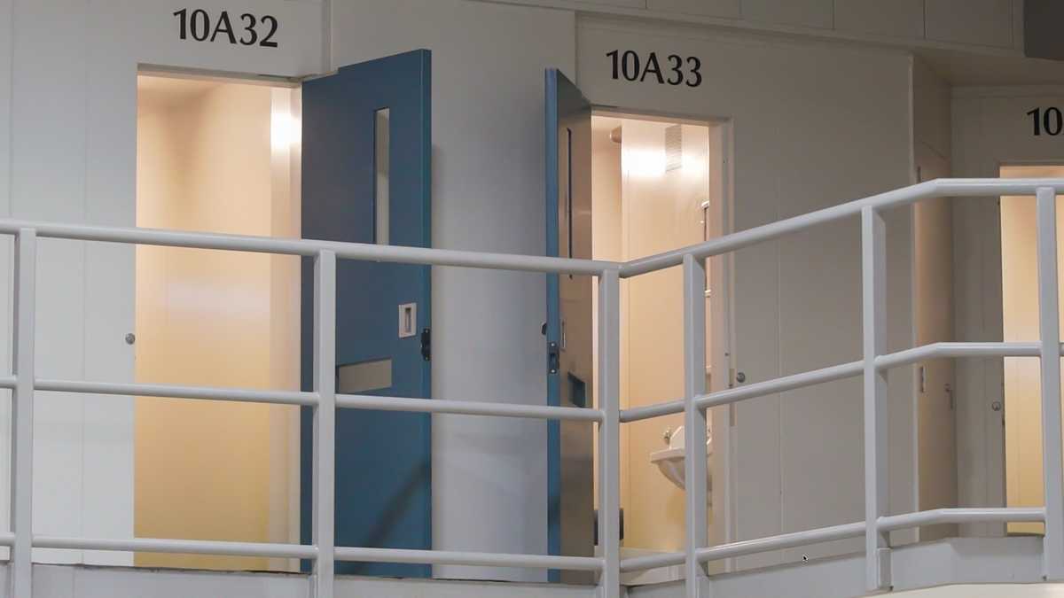 North Carolina: Cell locks 'easy' to pop at Forsyth County jail