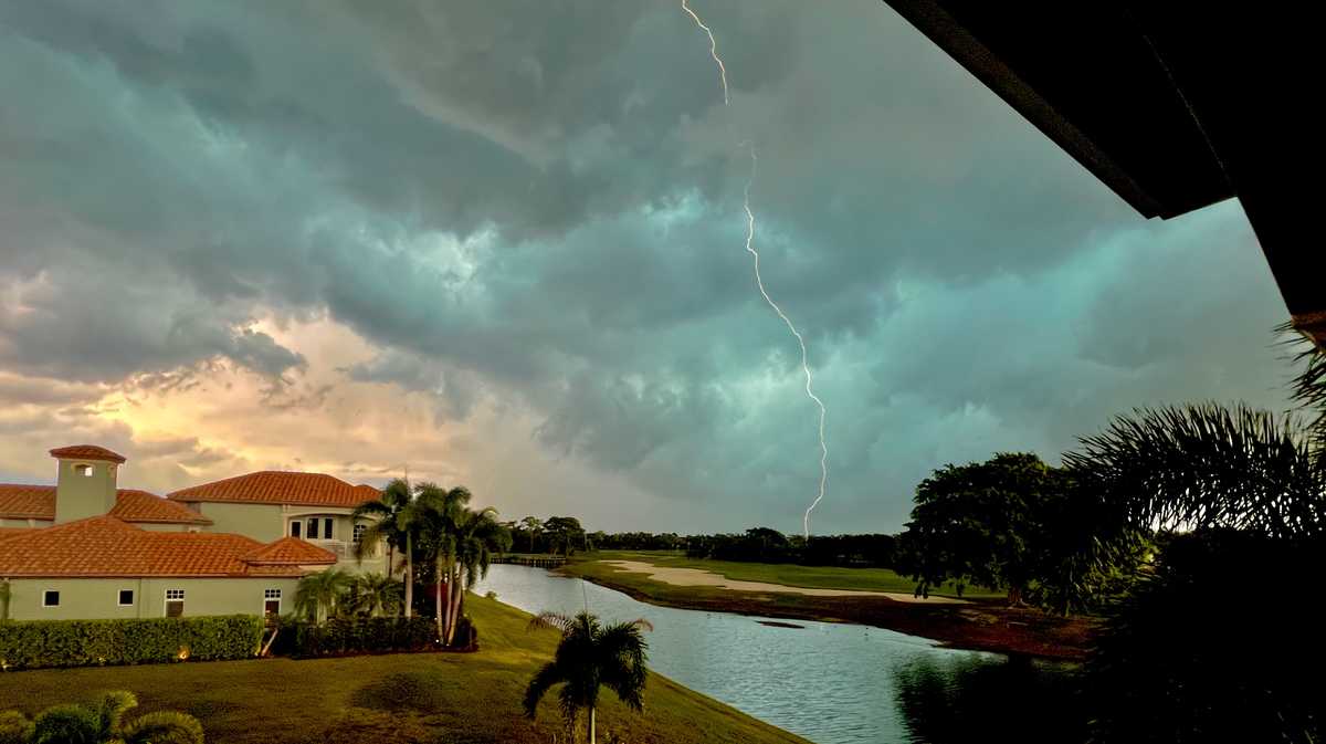 Hundreds without power as strong storms move through Florida
