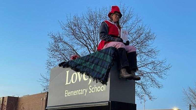 Lovejoy Elementary School assistant principal welcomes kids as Elf on ...