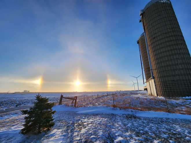 Photos: Sundogs, moondogs, light pillars and more Iowa winter beauty