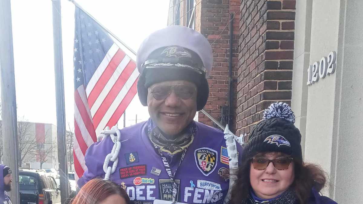 Ravens Flock remembers Captain Dee-Fense | Fan photos