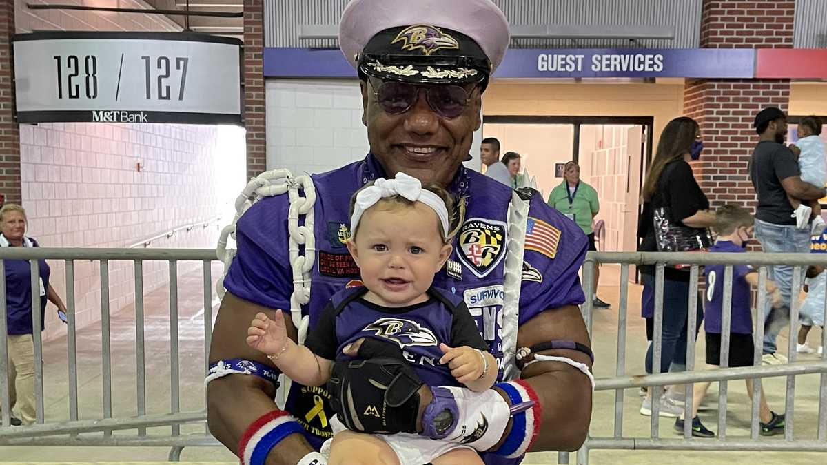 Ravens Flock remembers Captain Dee-Fense | Fan photos