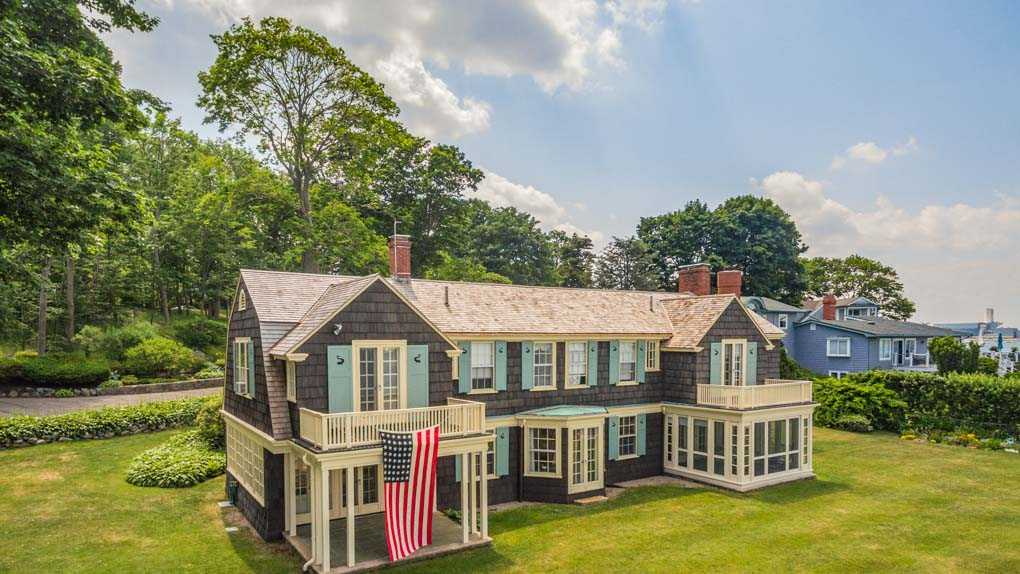 Spectacular seaside property on market for $2.99M