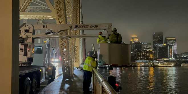 Semi hangs off Clark Memorial Bridge in Louisville for hours, driver ...