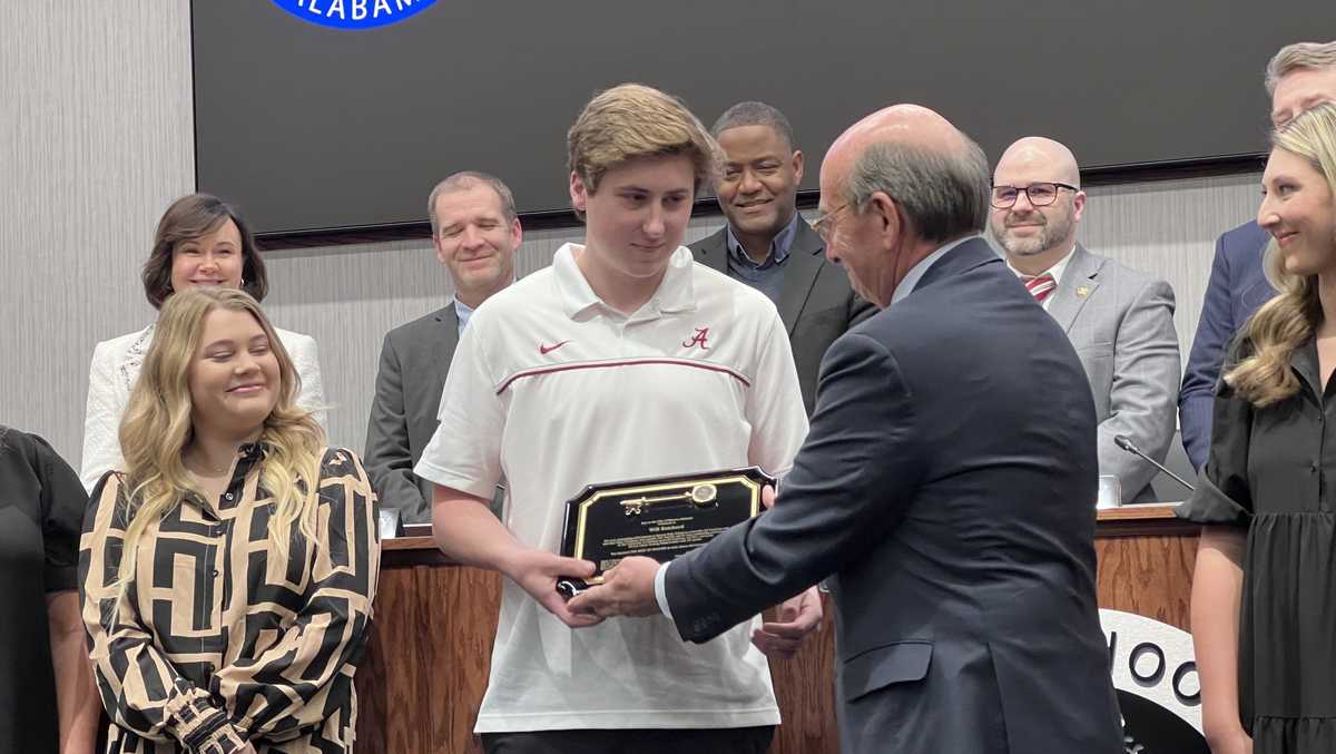 Will Reichard proclaimed Hoover's hometown hero, given key to city