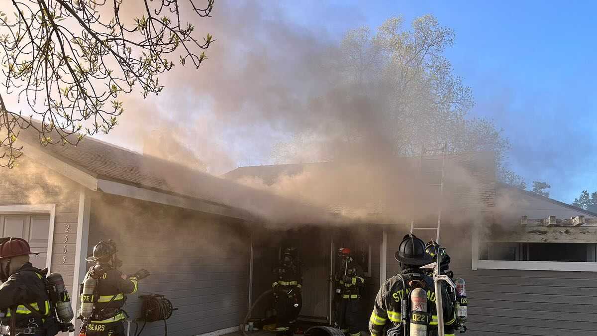 Modesto firefighters extinguish house fire on Manor Oak Drive