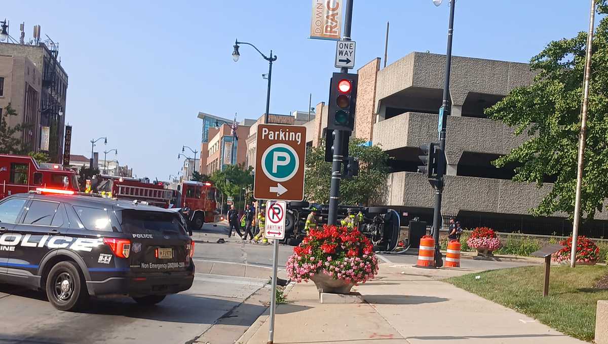 Pickup truck driver runs red light, slams into car