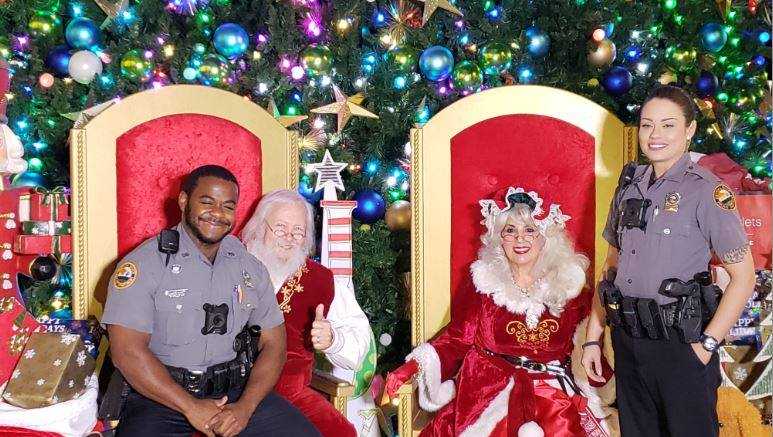 'Mayhem in the parking lot': Officers escorting Santa, Mrs. Claus bust ...