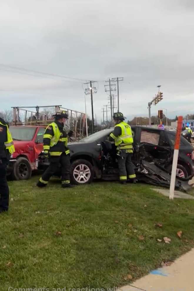Semitruck slams into four vehicles at red light, ends up in Kenosha ...