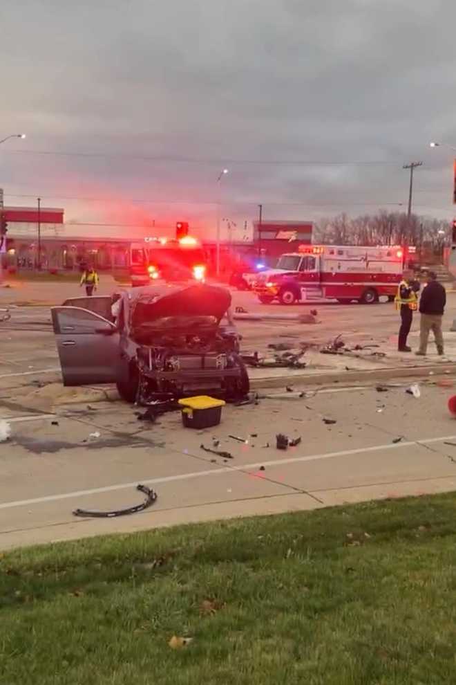 Semitruck slams into four vehicles at red light, ends up in Kenosha ...