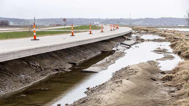 PHOTOS: Crews work on Iowa highways after flooding