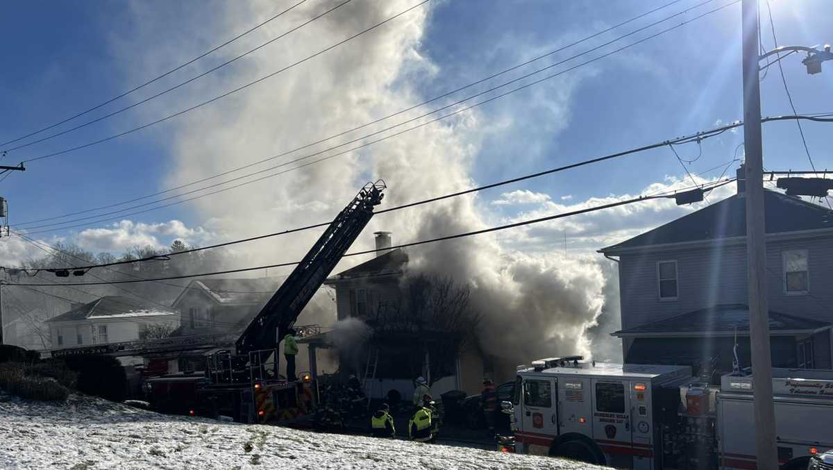 Heavy smoke plumes from house fire in Ross Township