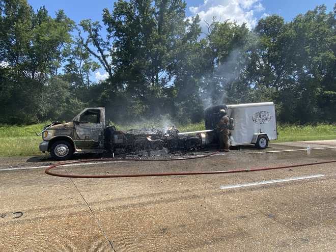 Artist's RV, trailer destroyed in devastating fire on the way to Des ...