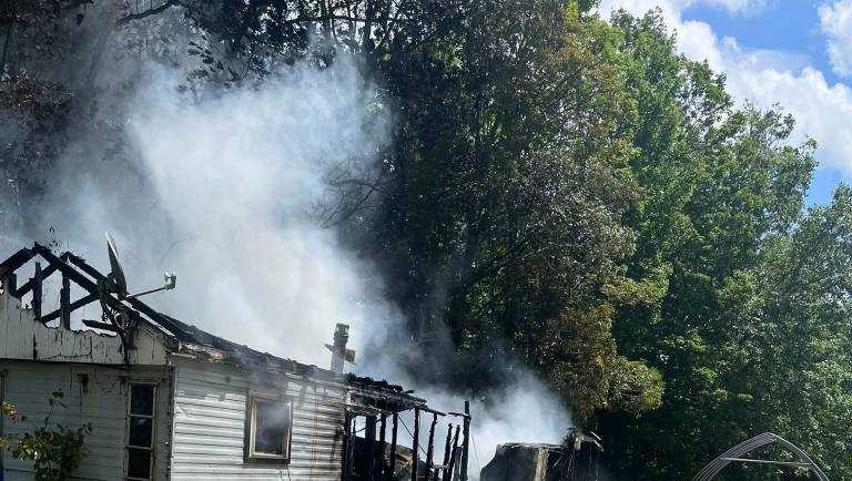 Fire destroys mobile home in Baldwin