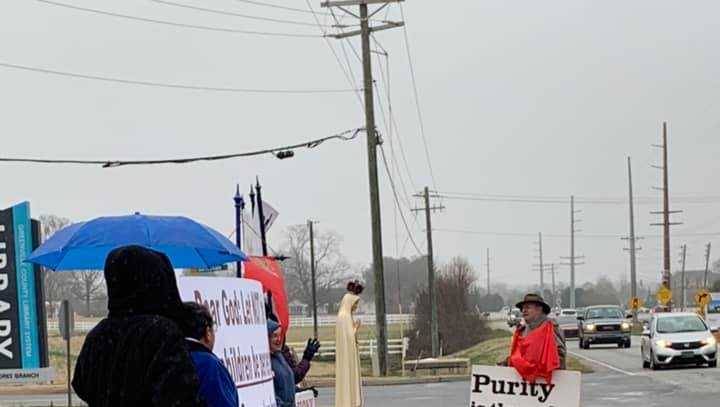 Protesters, supporters gather outside Drag Queen Story Hour