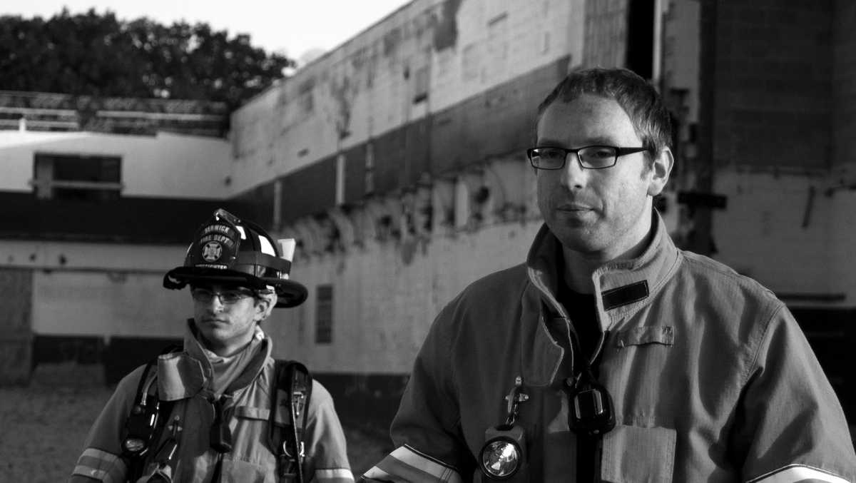 'Rest in peace captain. You were a hero': Thousands honor Capt. Joel Barnes