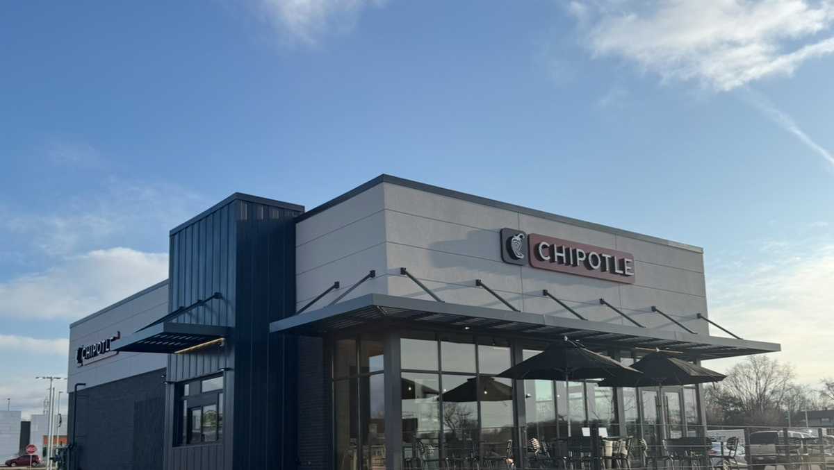 Chipotle Mexican Grill opens in Greenfield